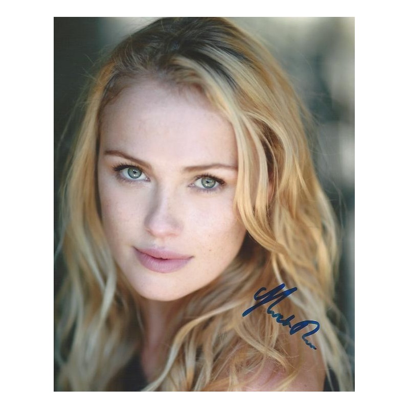 Hannah NEW Autograph