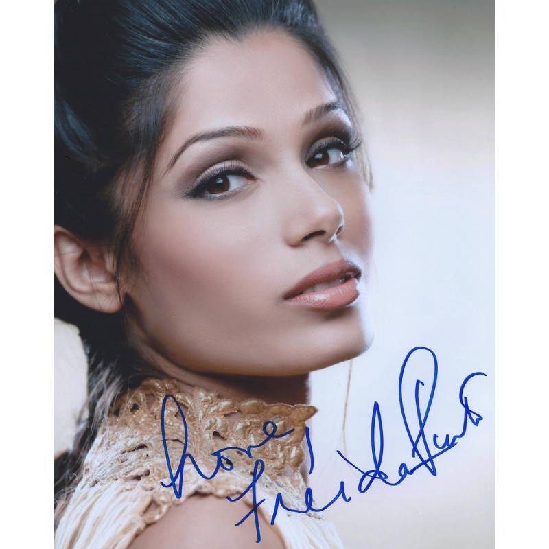 Freida PINTO Autograph