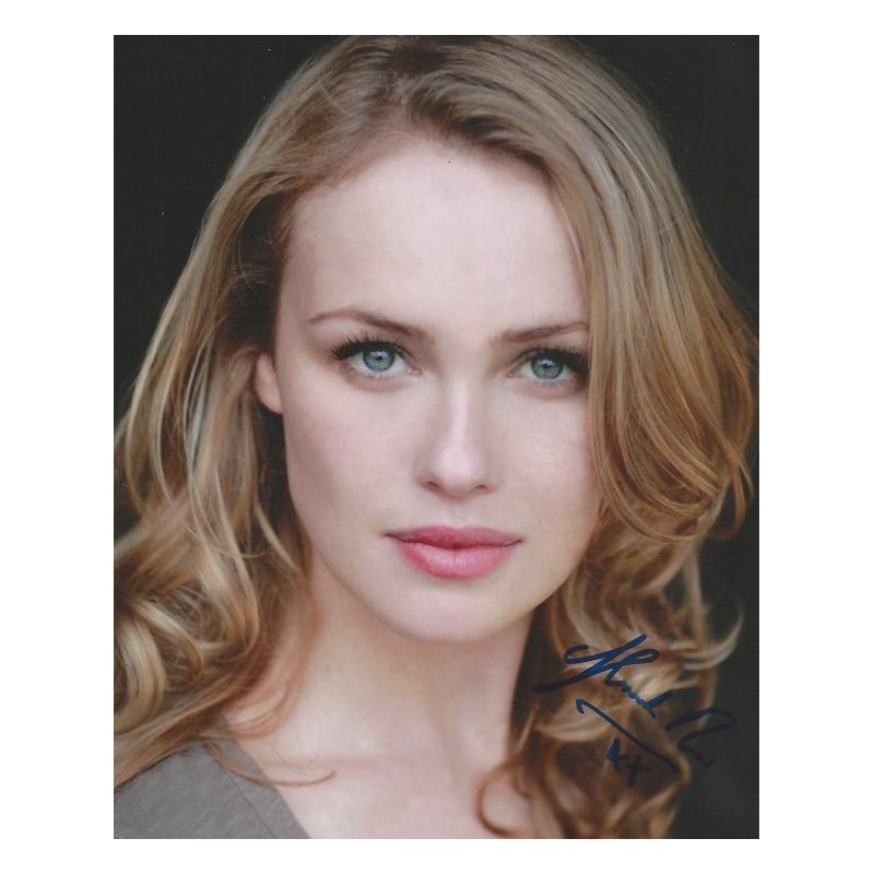 Hannah NEW Autograph