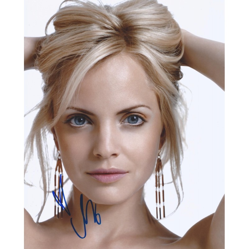 Mena SUVARI Autograph