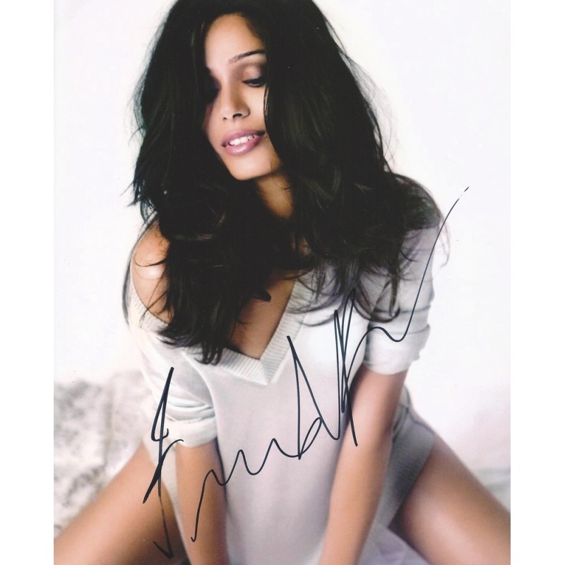 Freida PINTO Autograph