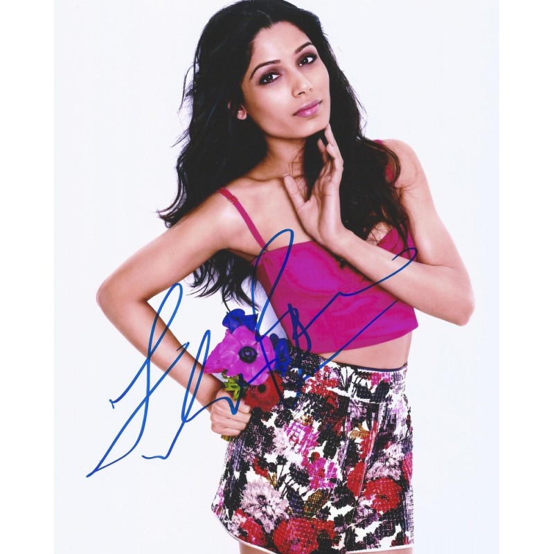 Freida PINTO Autograph