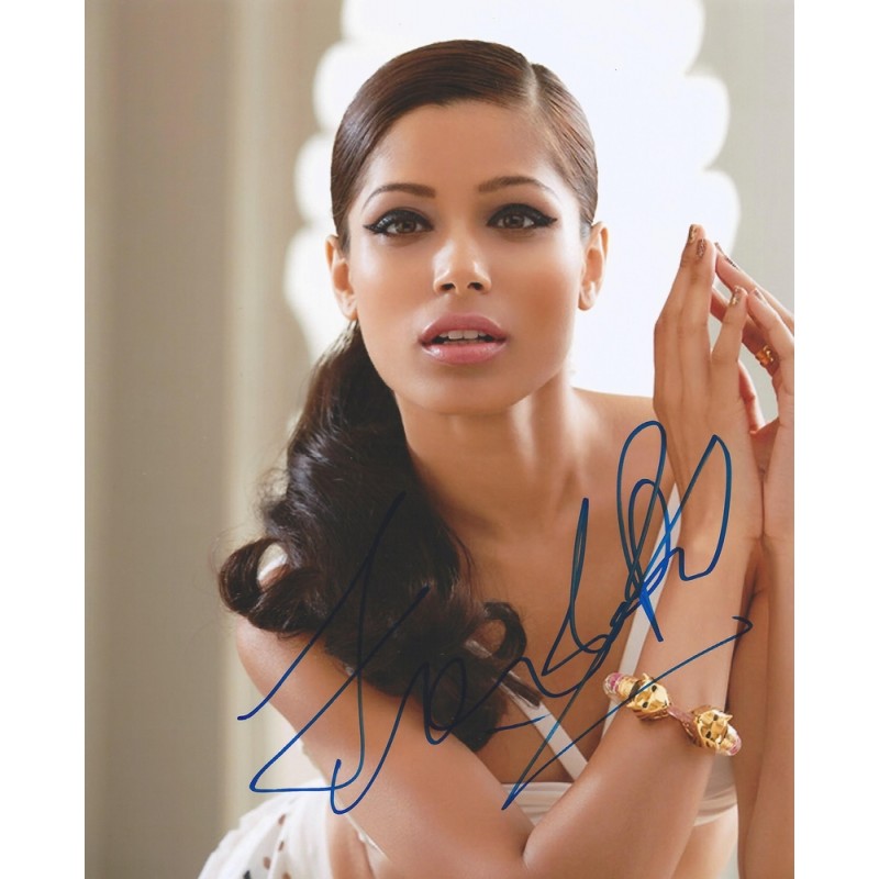 Freida PINTO Autograph