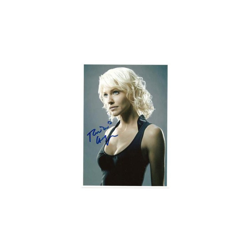 Tricia HELFER Autograph