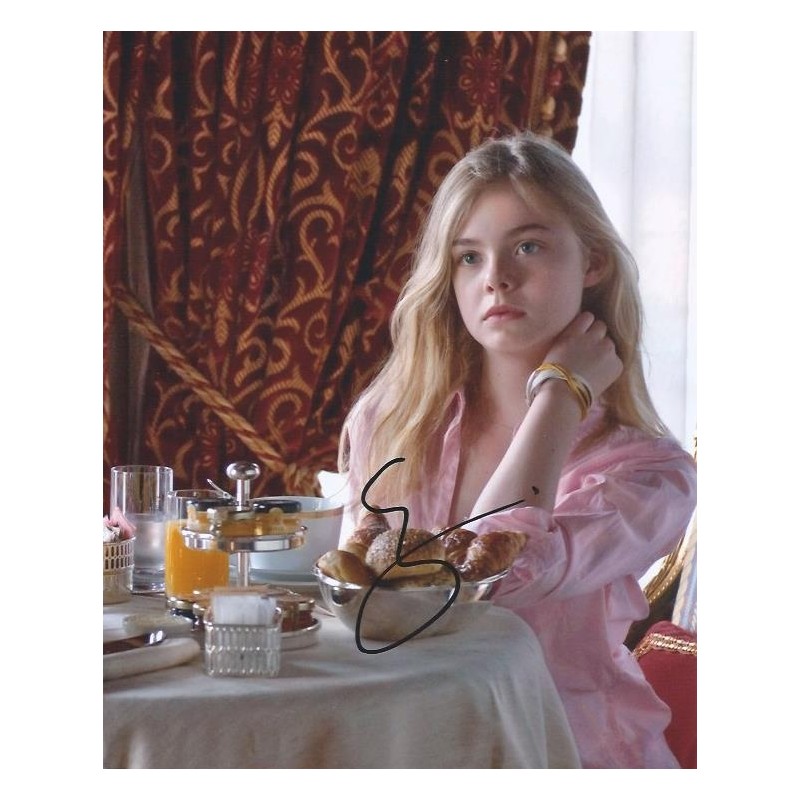 Elle FANNING Autograph