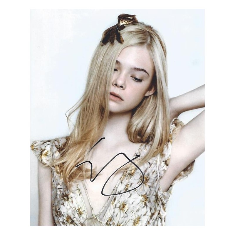 Elle FANNING Autograph