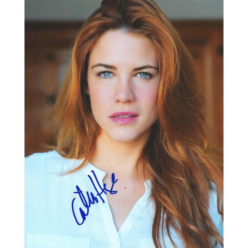 Courtney HOPE Autograph