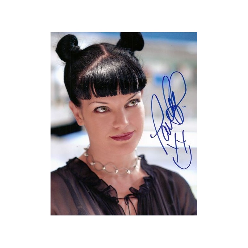 Pauley PERRETTE Autograph