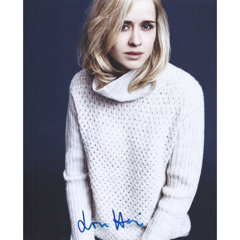 Lisa HENNI Autograph