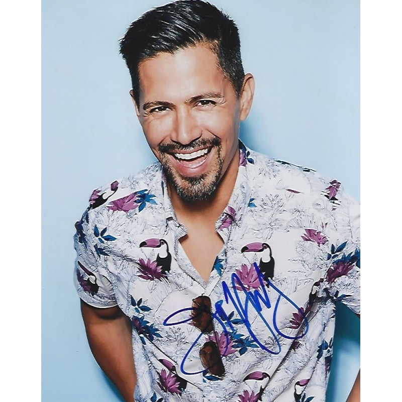 Jay HERNANDEZ Autograph