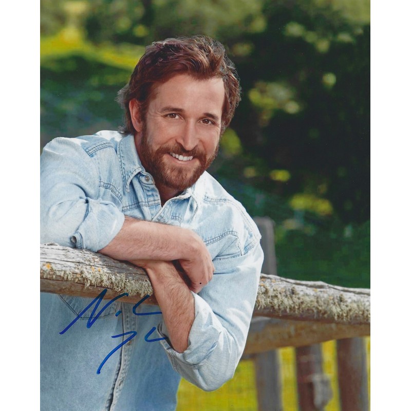 Noah WYLE autograph