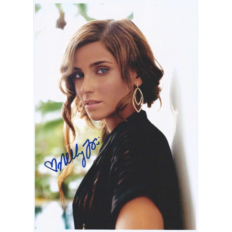 Nelly FURTADO autograph