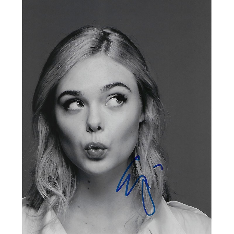Elle FANNING autograph