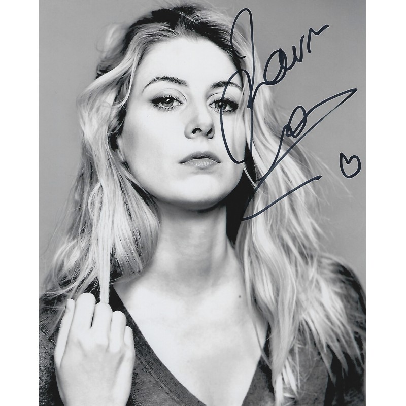 Laura LAUNE autograph