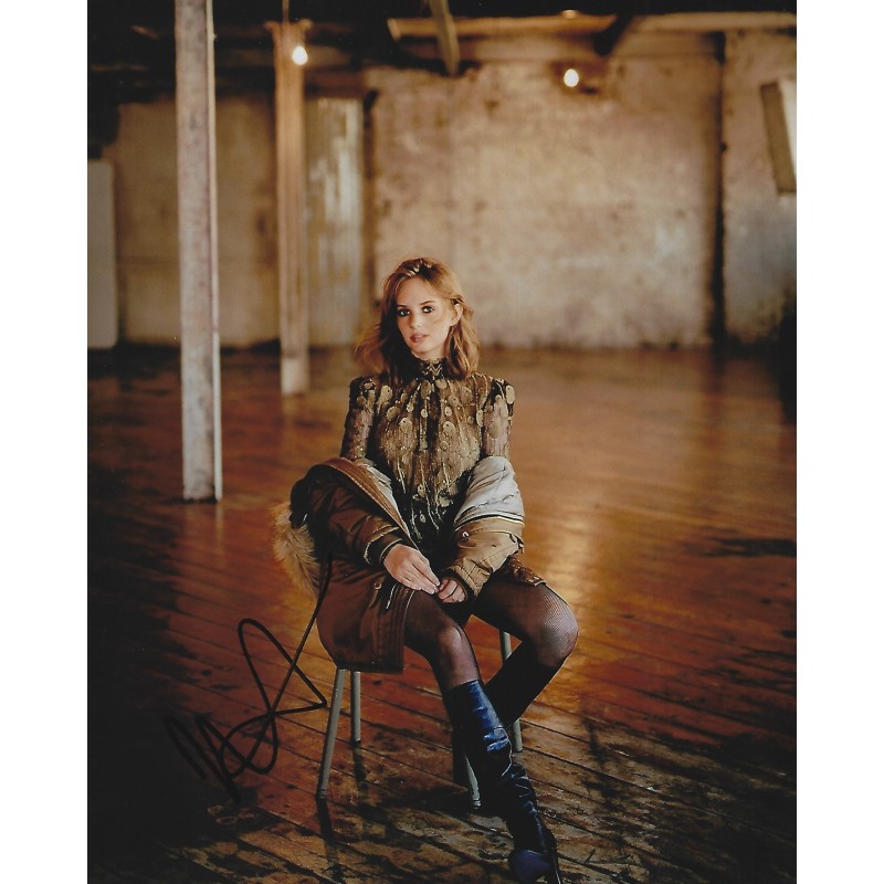 Maya HAWKE autograph