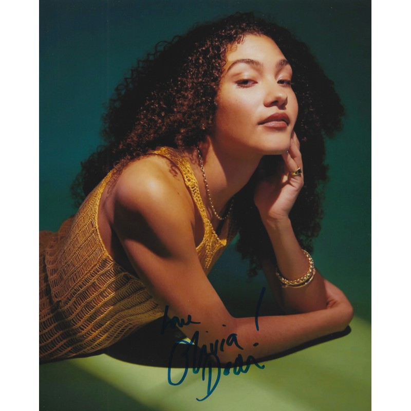 Olivia DEAN autograph