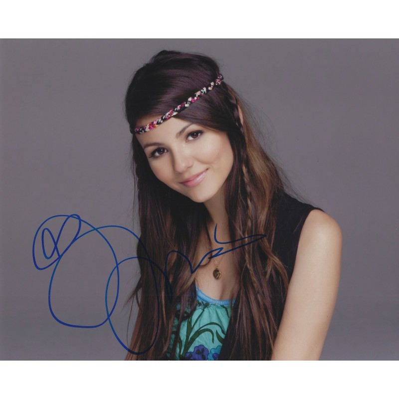 Victoria JUSTICE autograph