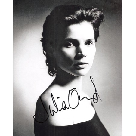 Julia ORMOND Autograph