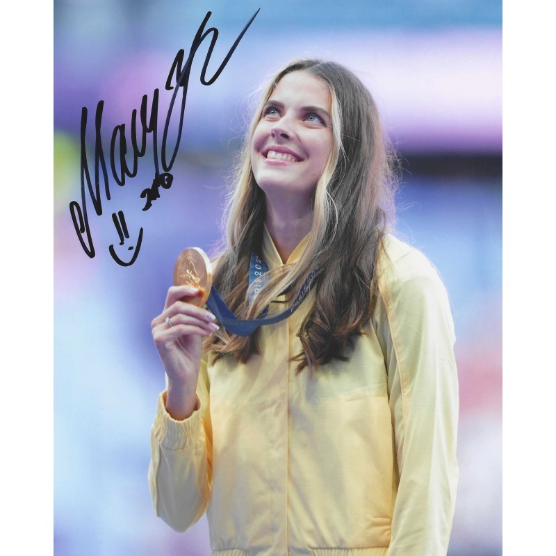 Yaroslava MAHUCHIKH autograph