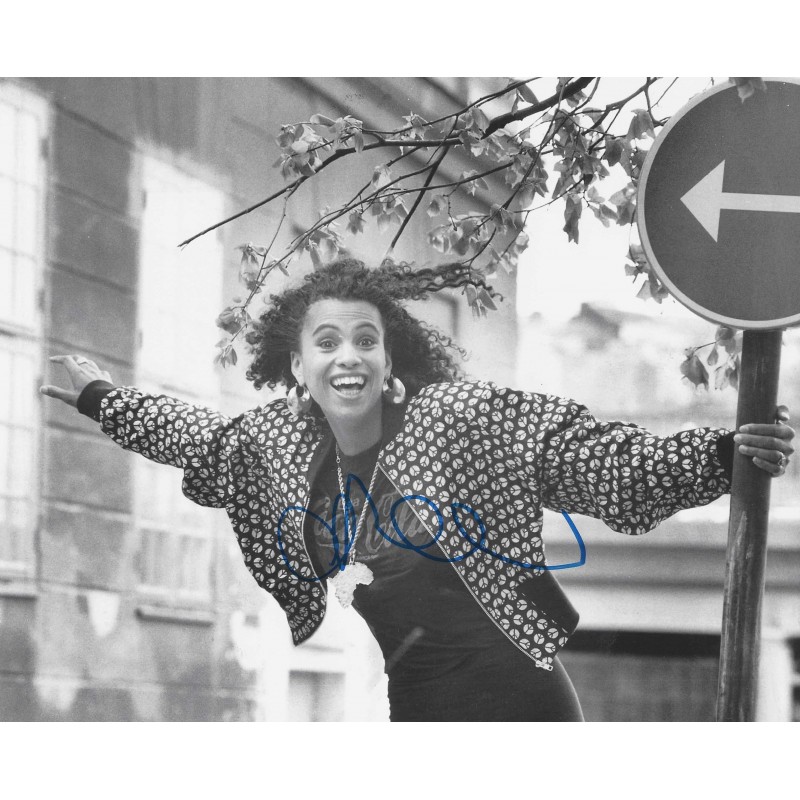 Neneh CHERRY autograph