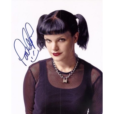 Pauley PERRETTE Autograph