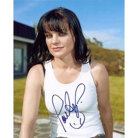Pauley PERRETTE Autograph